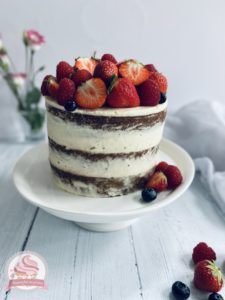 Naked cake aux fruits rouges / Naked cake met rode vruchten - Maman ...