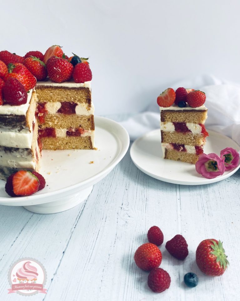 Naked cake aux fruits rouges / Naked cake met rode vruchten - Maman ...