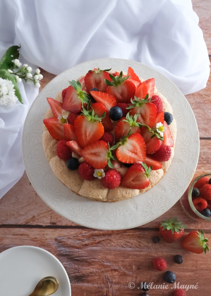 Dacquoise aux fruits rouges - Maman fait un gâteau